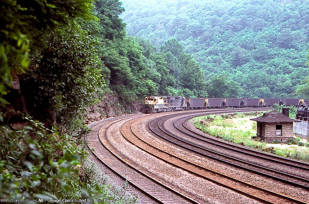 CR GP35 3628 and GP40 3096